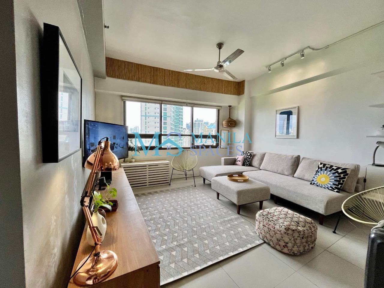 High Ceiling 1-BR Condo with Manila Golf Course View in BGC - Welcome ...